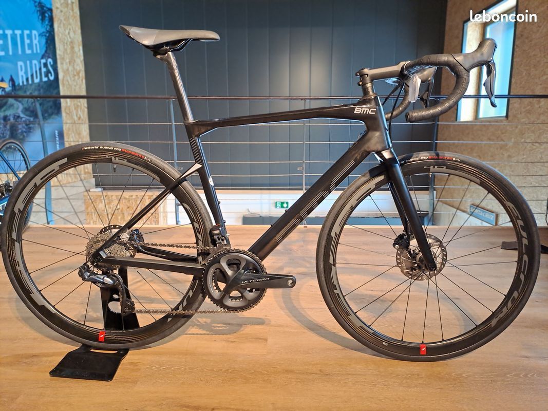 Vélo de route BMC Roadmachine 02 One | Campsider