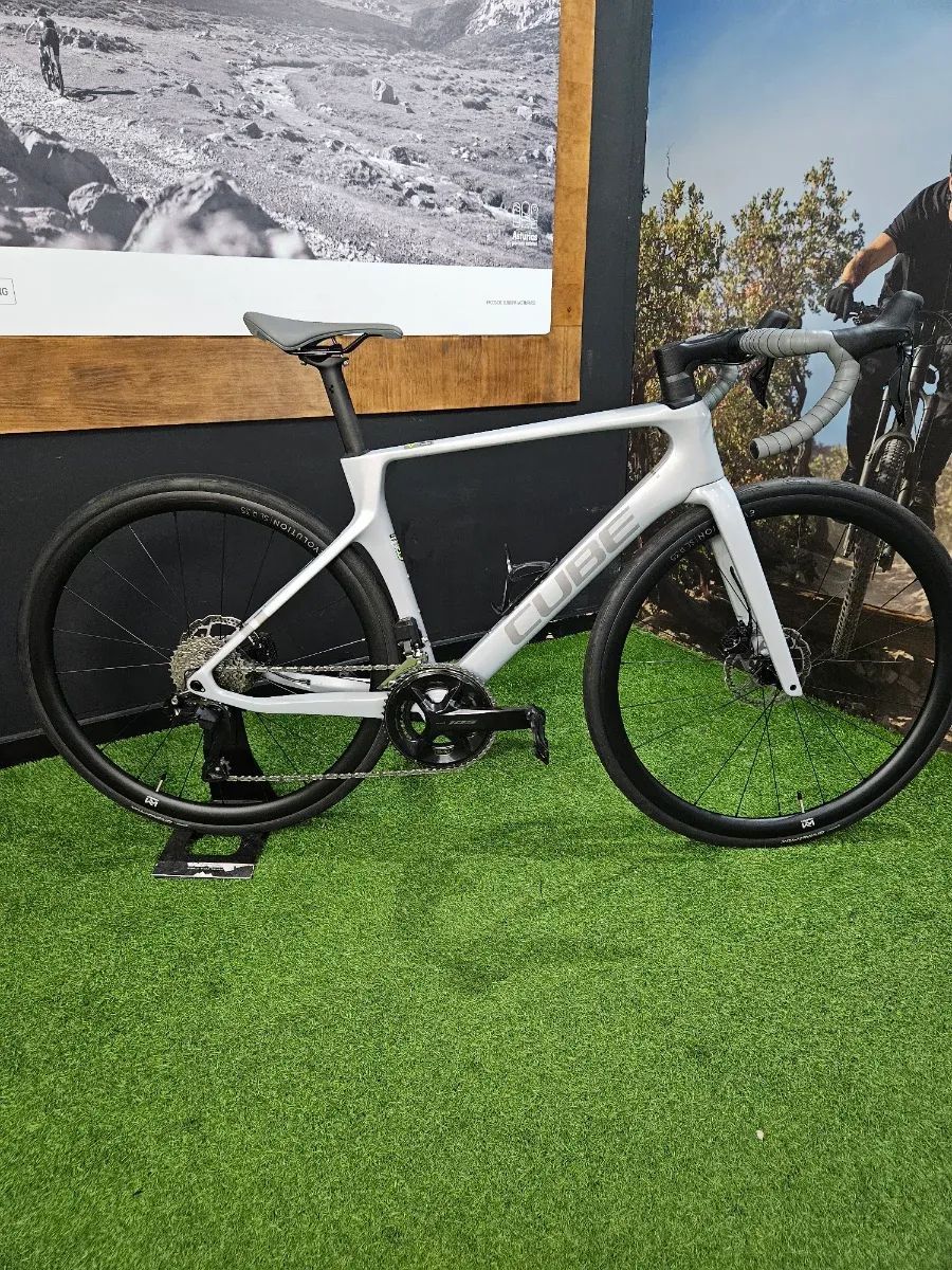 Vélos de route Cube Agree C:62 One | Campsider