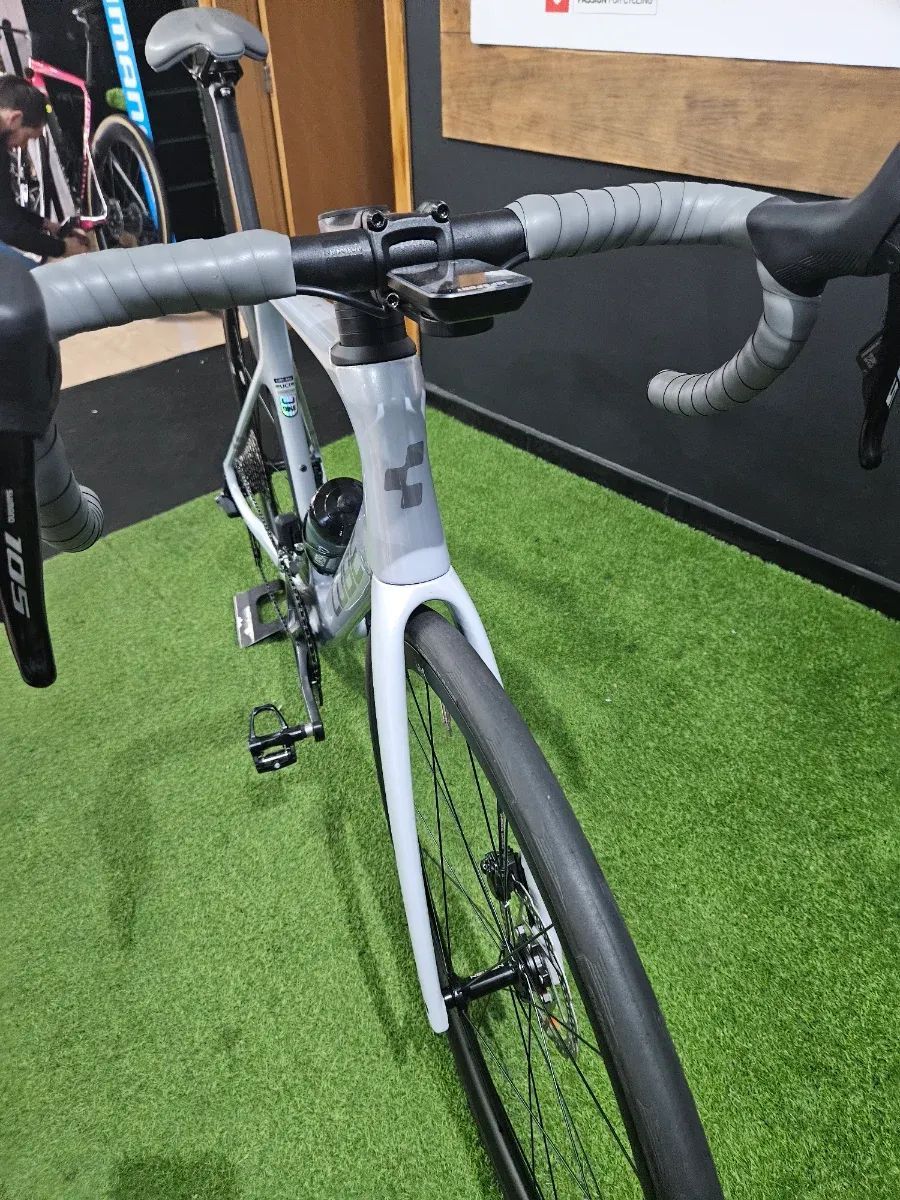 Vélos de route Cube Agree C:62 One | Campsider