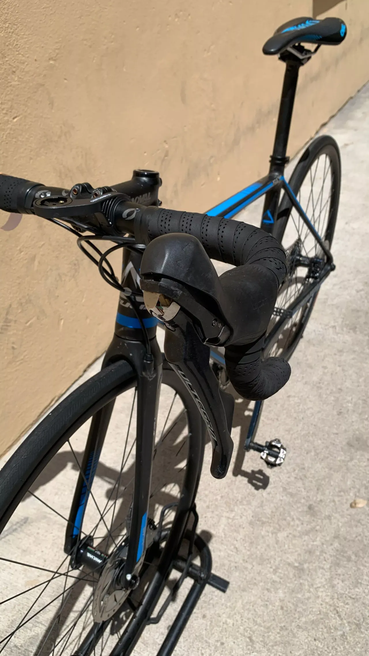 Vélo de route Fuji Sl 2.1 Full Carbon Shimano Ultegra 11sp Disc | Campsider