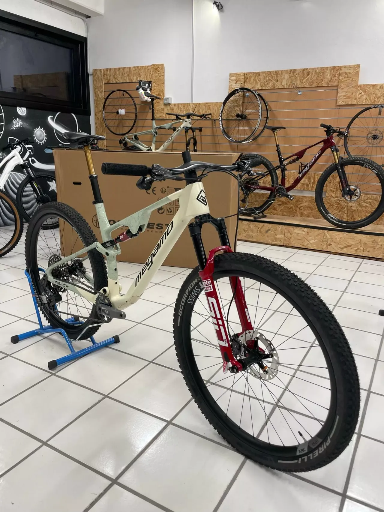 VTT Megamo Track Axs 120 | Campsider