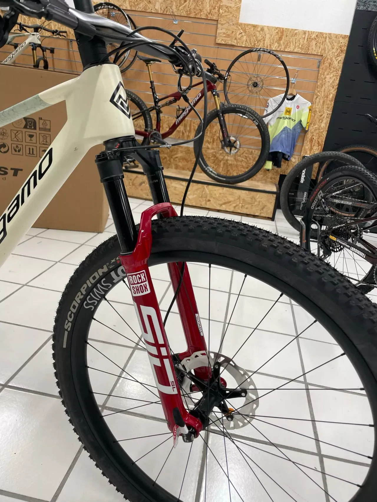 VTT Megamo Track Axs 120 | Campsider