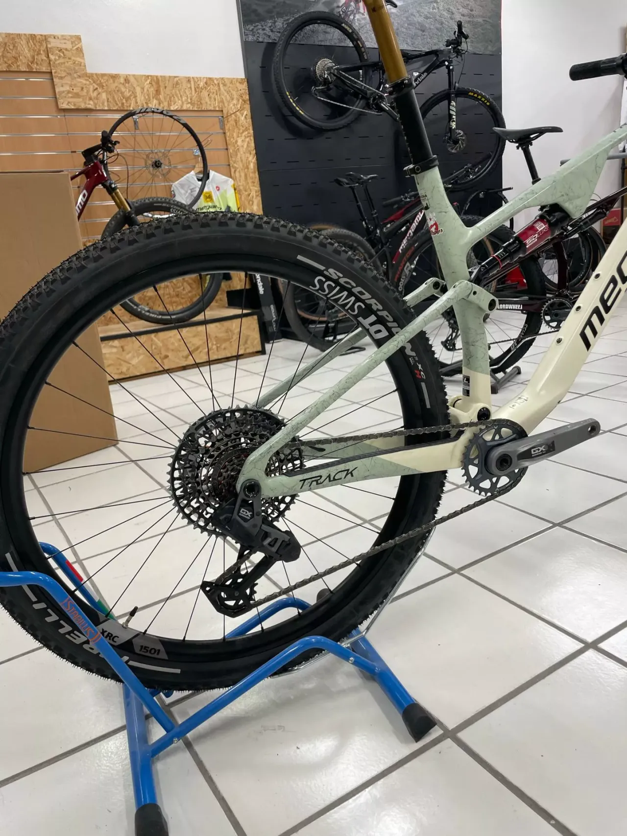 VTT Megamo Track Axs 120 | Campsider