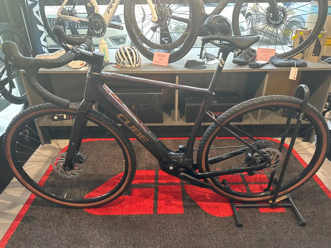 Vélos gravel & voyage électriques Cube Nuroad Hybrid C:62 | Campsider