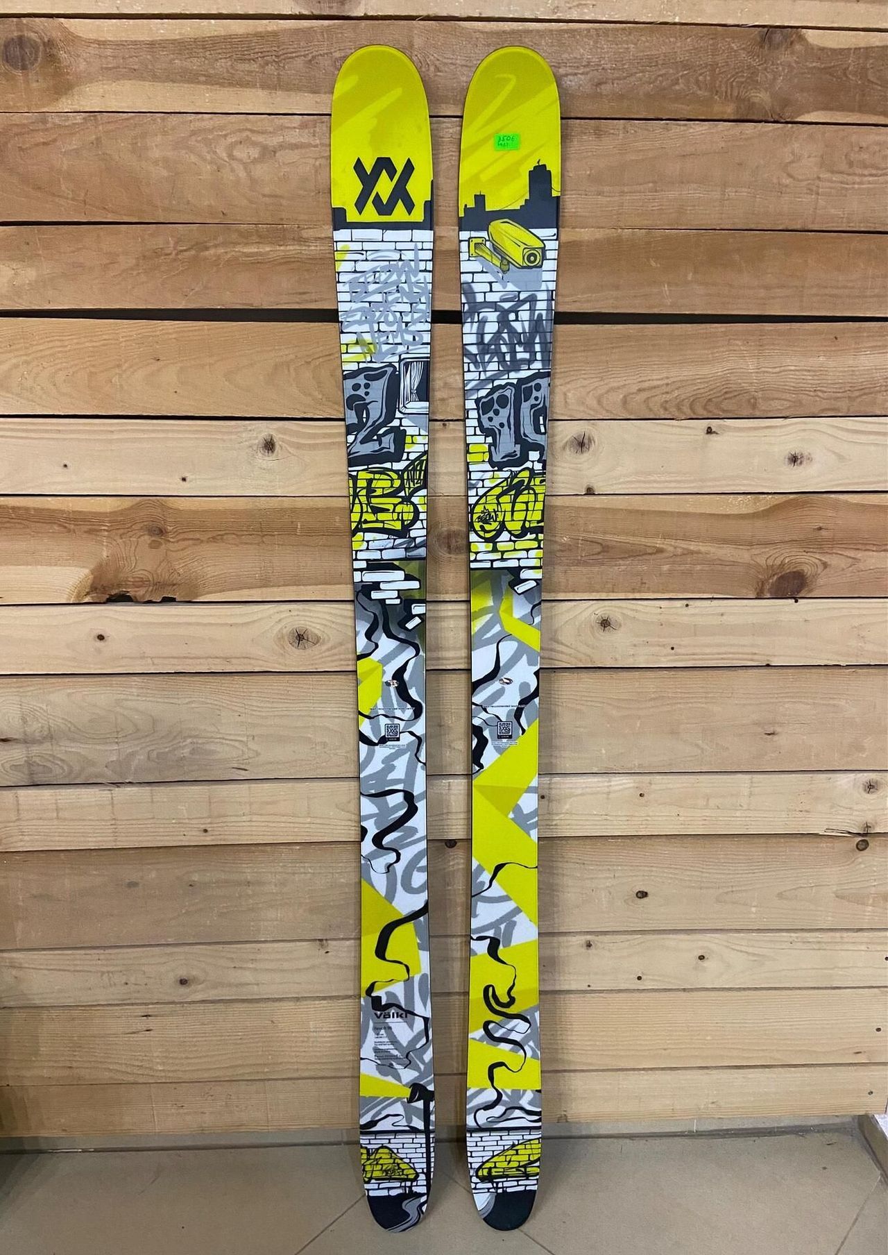 Skis alpins Volkl Revolt 96 With Attack 12 Bindings | Campsider