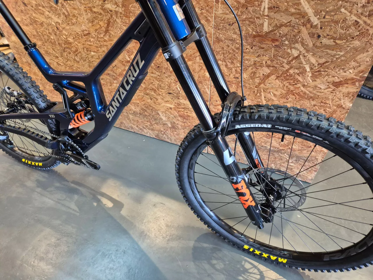 Vélos VTT Santa Cruz V10 Dh S Carbon Cc | Campsider