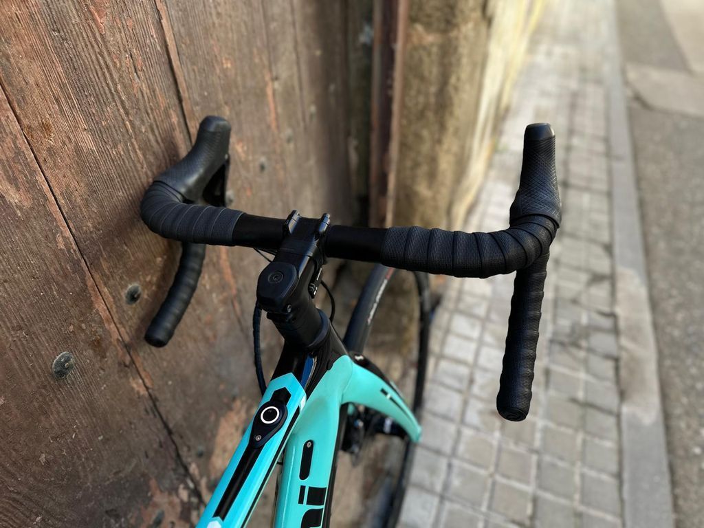 Vélos de route électriques Bianchi Aria Disc E-road | Campsider