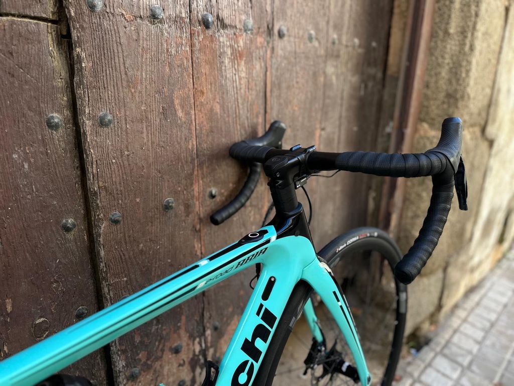 Vélos de route électriques Bianchi Aria Disc E-road | Campsider