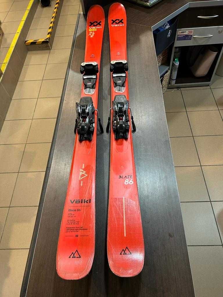 Skis alpins Volkl Blaze 86 | Campsider