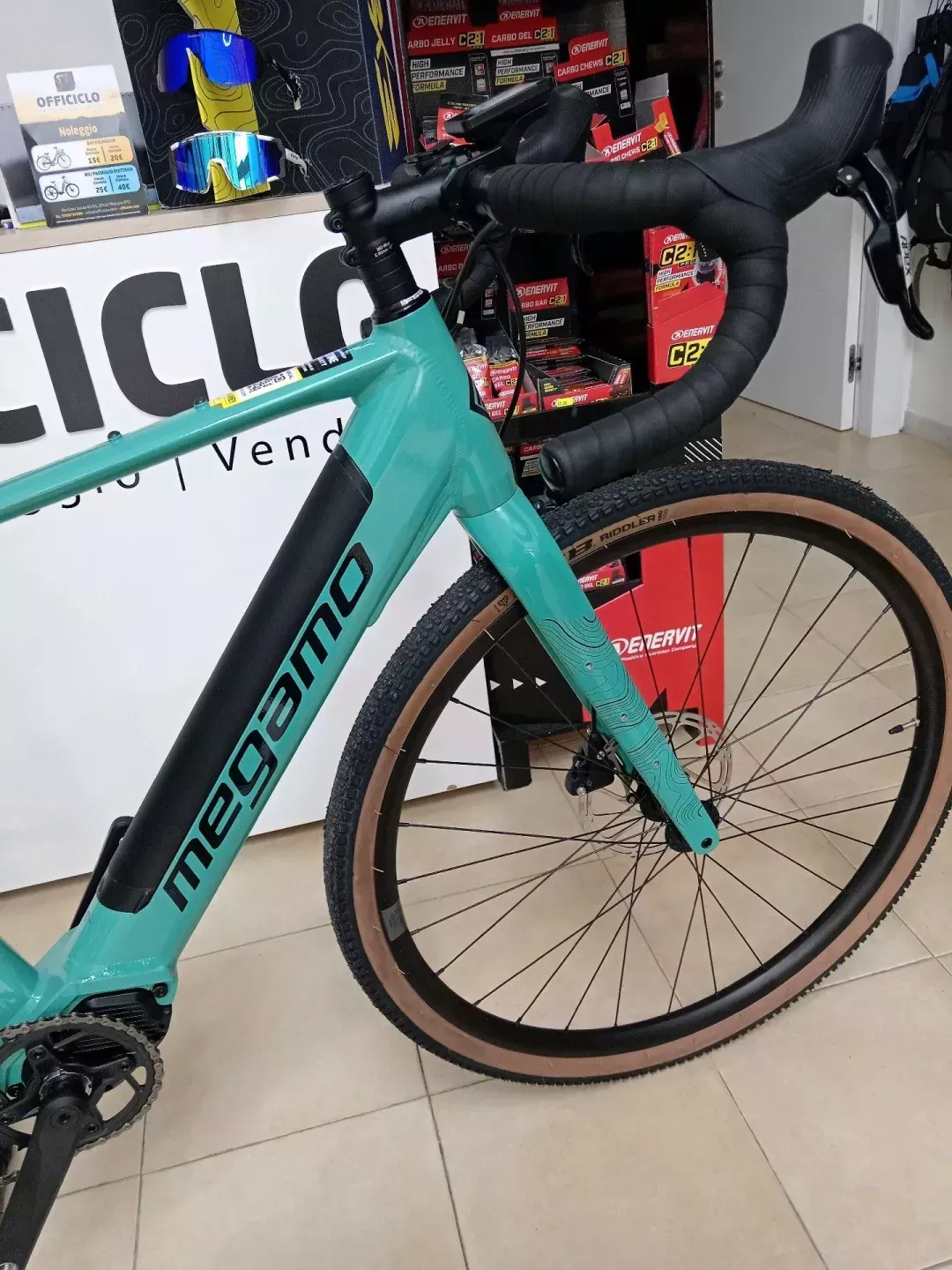 Vélos gravel & voyage électriques Megamo Kansas | Campsider