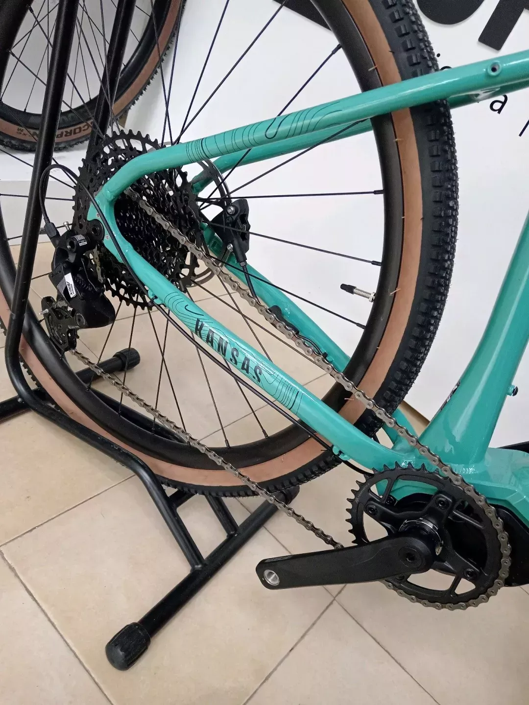 Vélos gravel & voyage électriques Megamo Kansas | Campsider