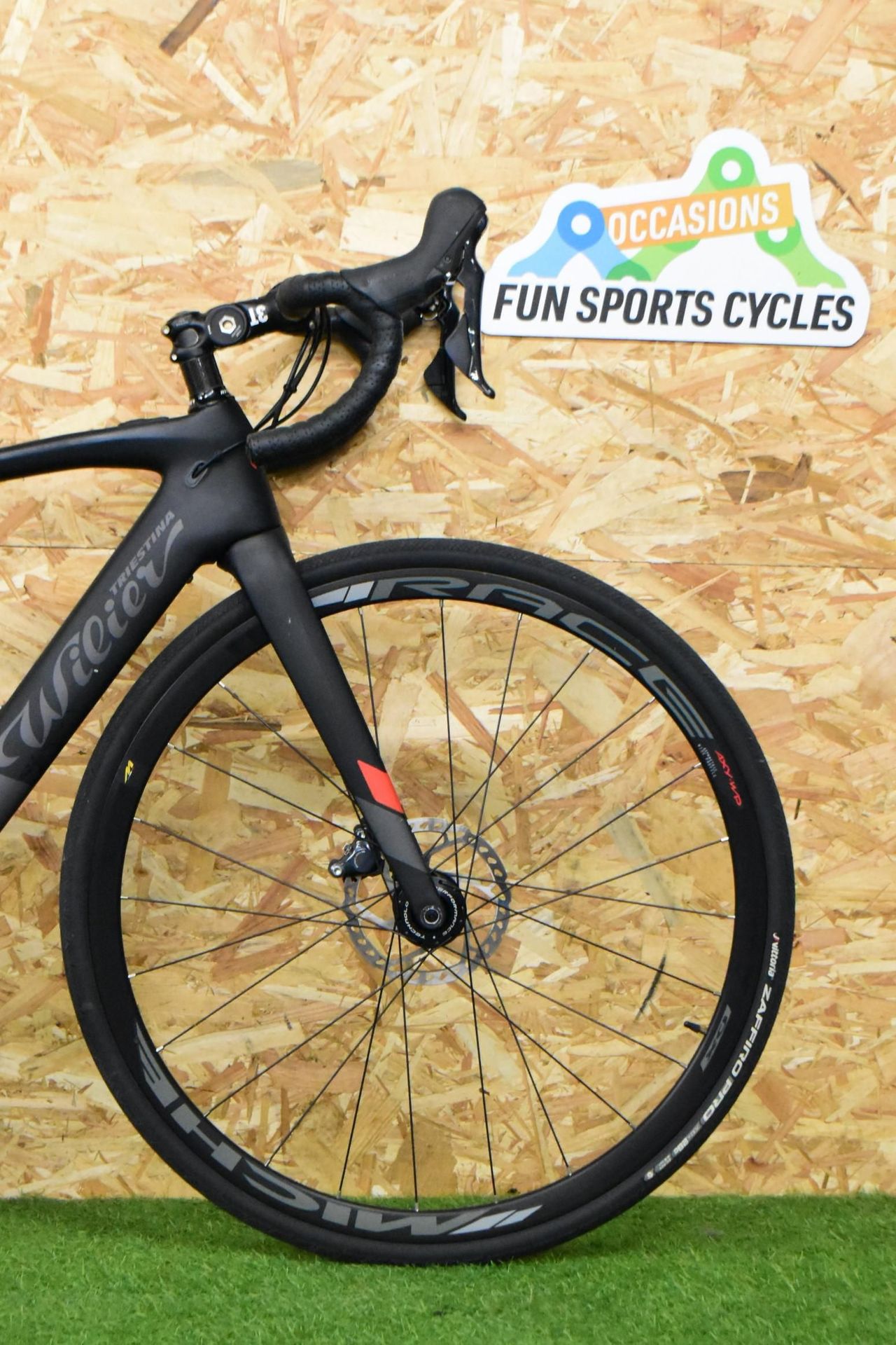 Vélo route électrique Wilier Cento 1 Hybrid | Campsider