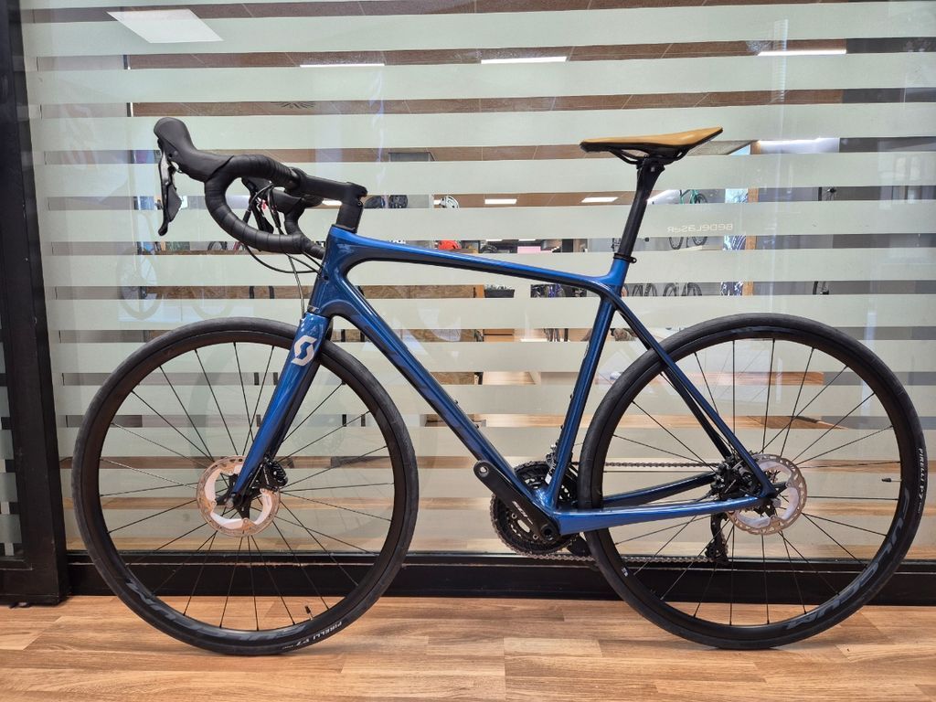 Vélos de route Scott Addict 20 | Campsider