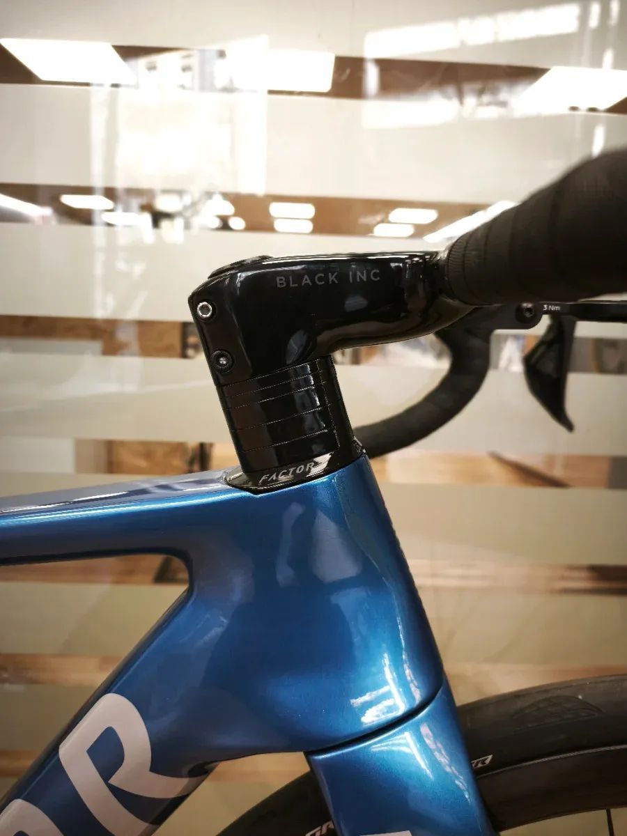 Vélo de route Factor Monza Solar Blue | Campsider