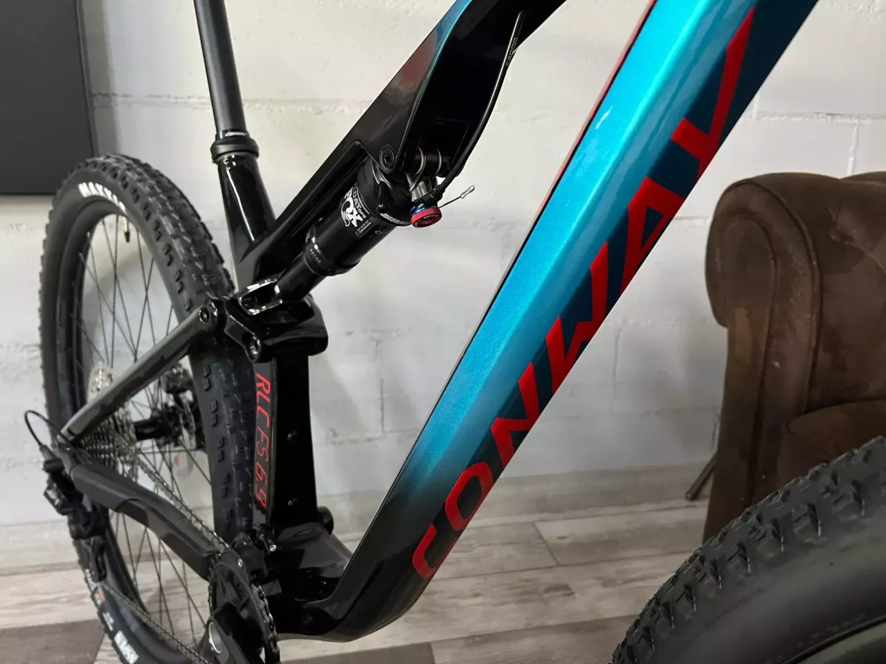 VTT Conway Rlc Fs 6.9 Custom | Campsider