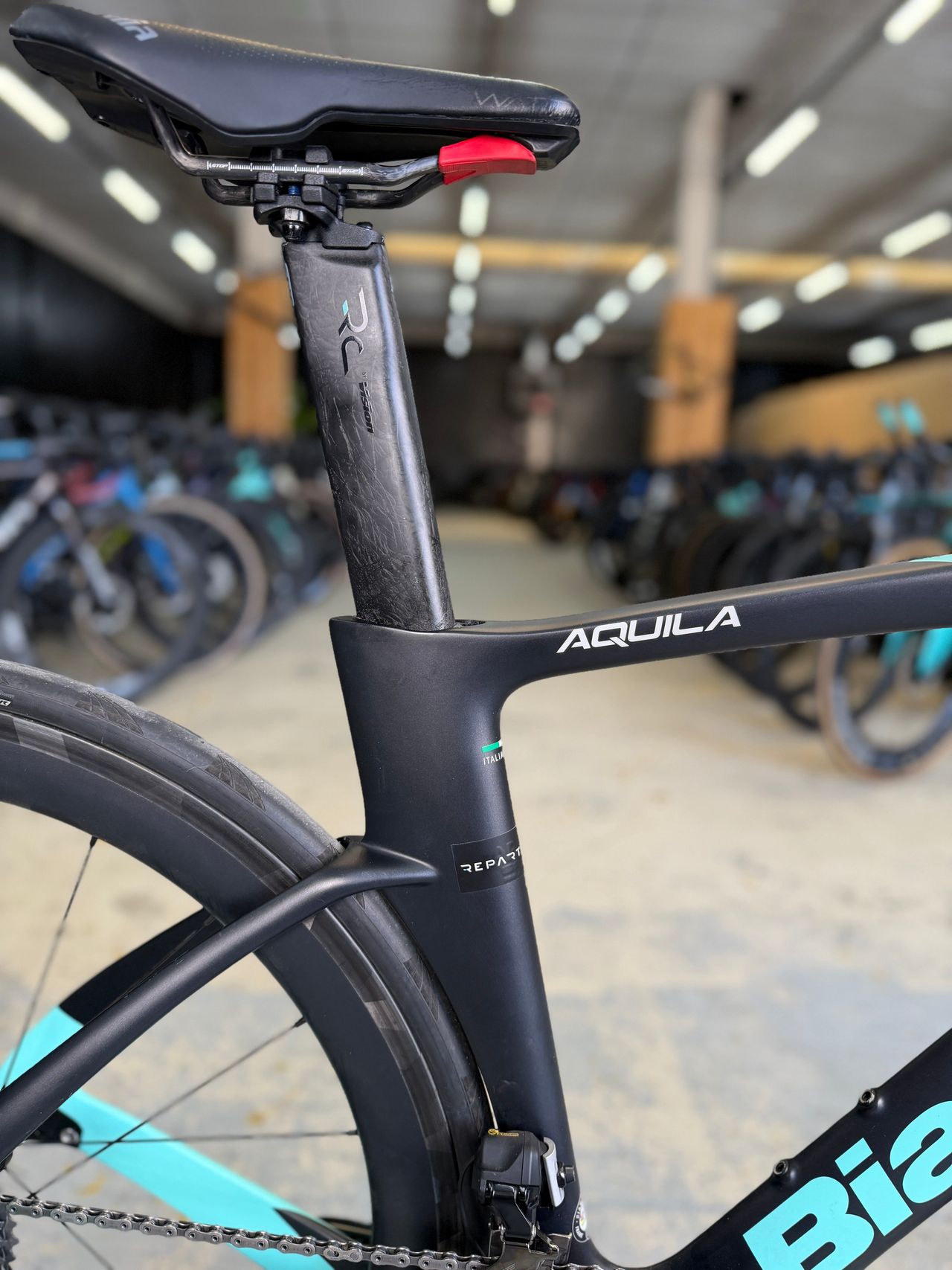 Vélo de route Bianchi Aquila Cv Dura Ace Di2 Carbon | Campsider
