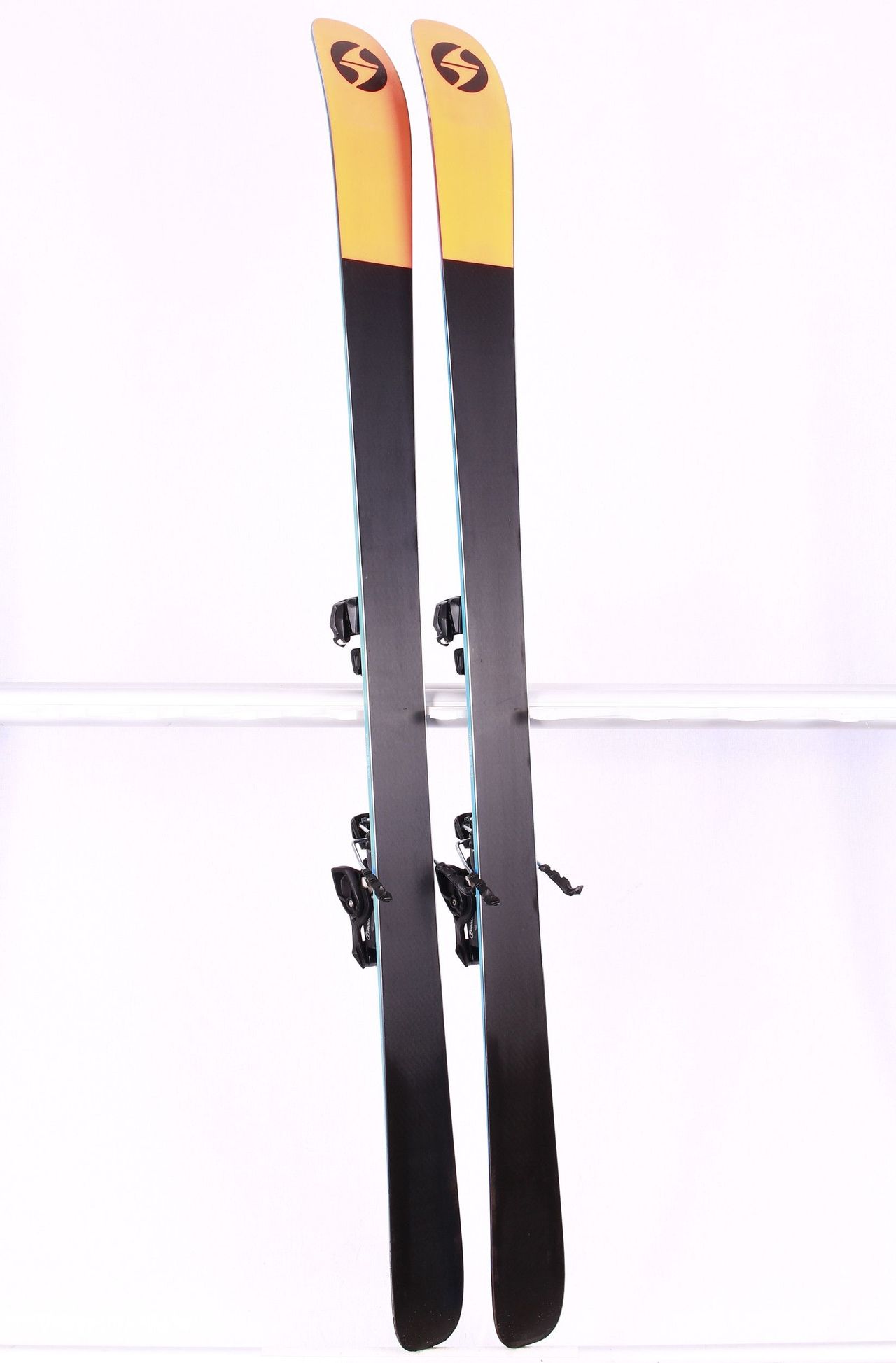 Skis alpins Blizzard Black Pearl 88 2024 | Campsider