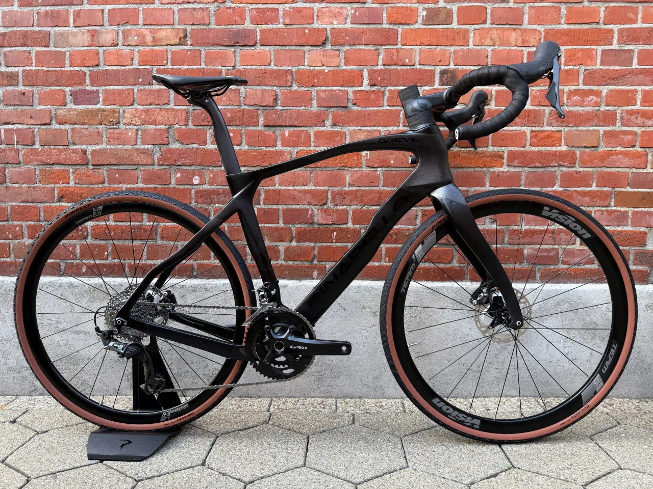 Vélo gravel Pinarello Grevil F9 Carbon | Campsider