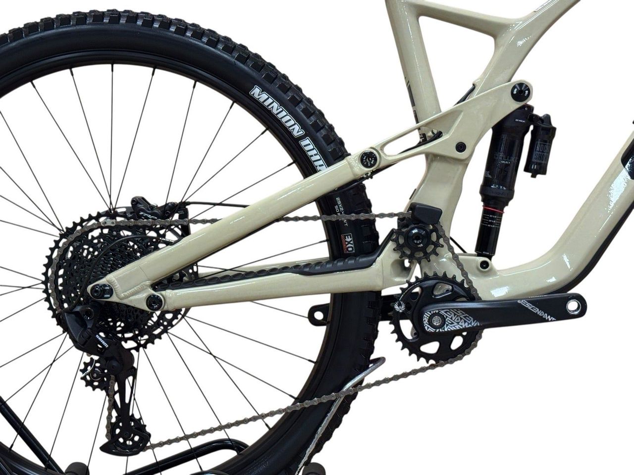 VTT Gt Force Carbon Elite | Campsider