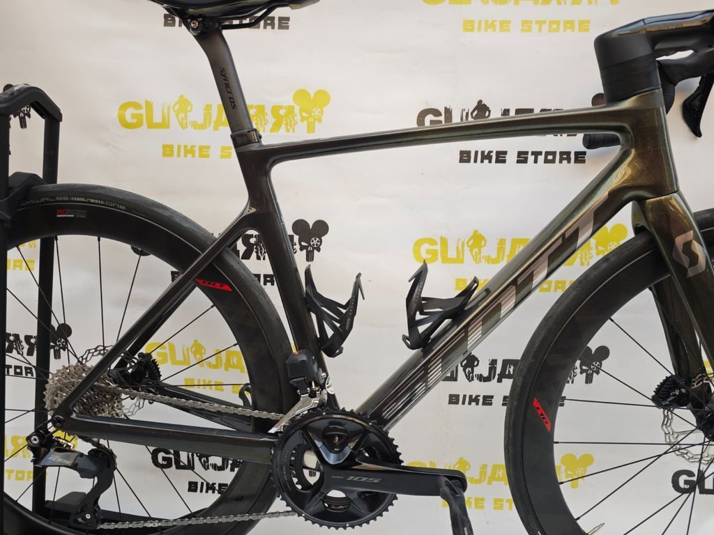 Vélo de route Scott Addict Rc | Campsider