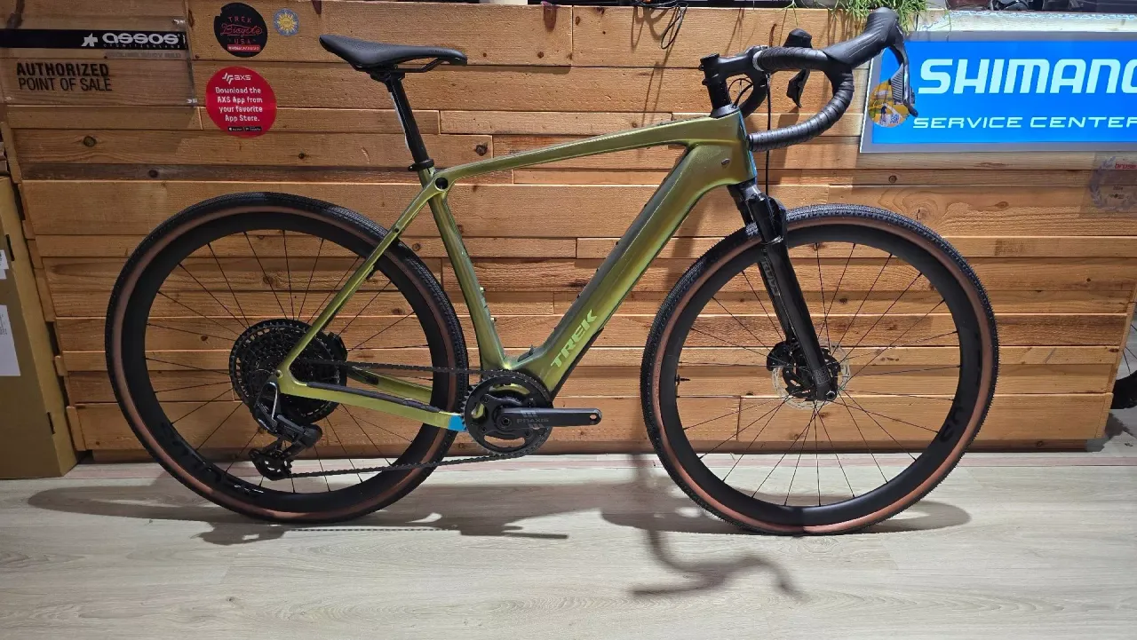 Vélos gravel & voyage électriques Trek Checkpoint+ SL 7 | Campsider