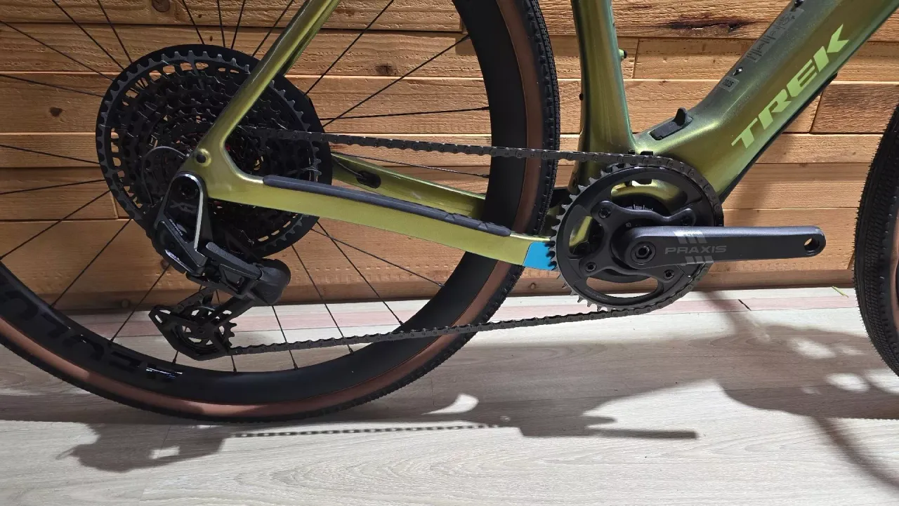 Vélos gravel & voyage électriques Trek Checkpoint+ SL 7 | Campsider