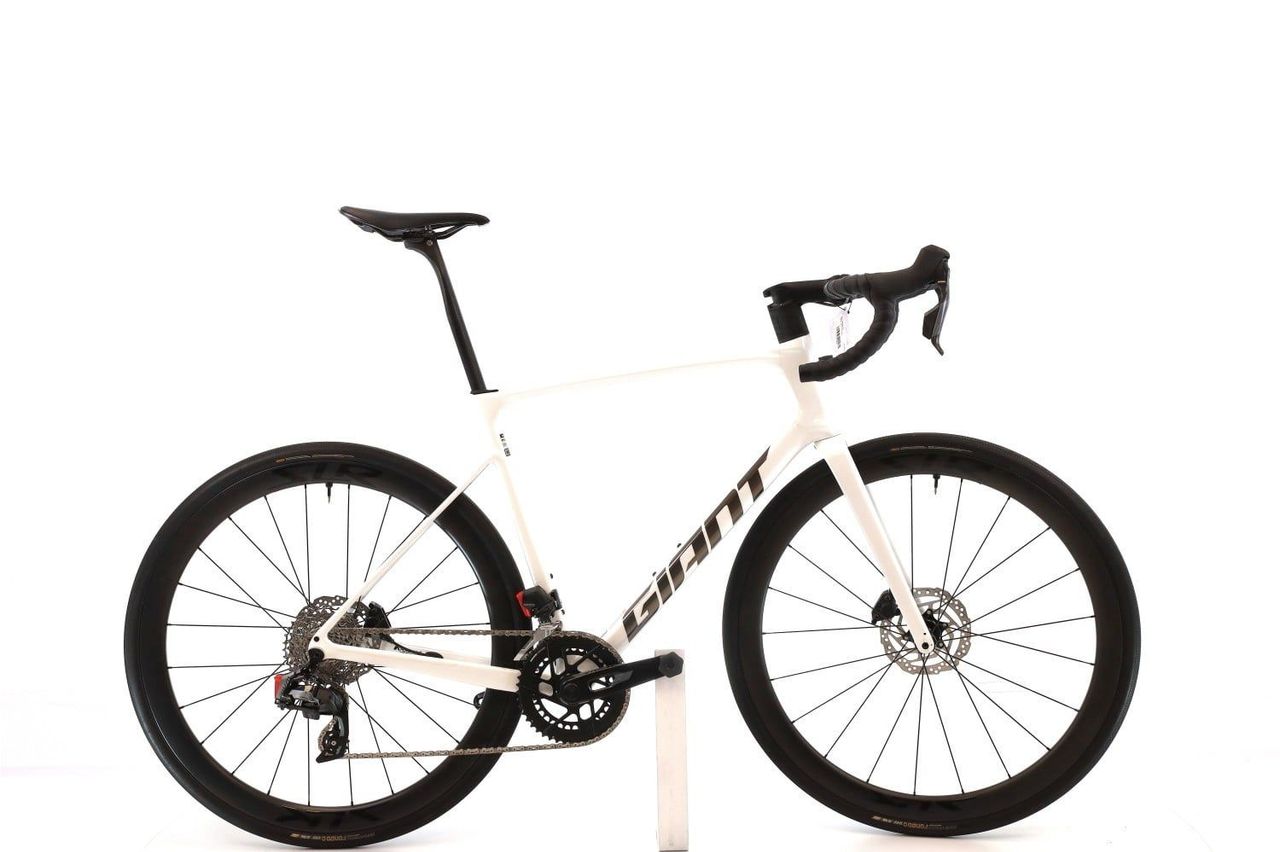 Vélos de route Giant Defy Advanced Pro 1 AXS | Campsider