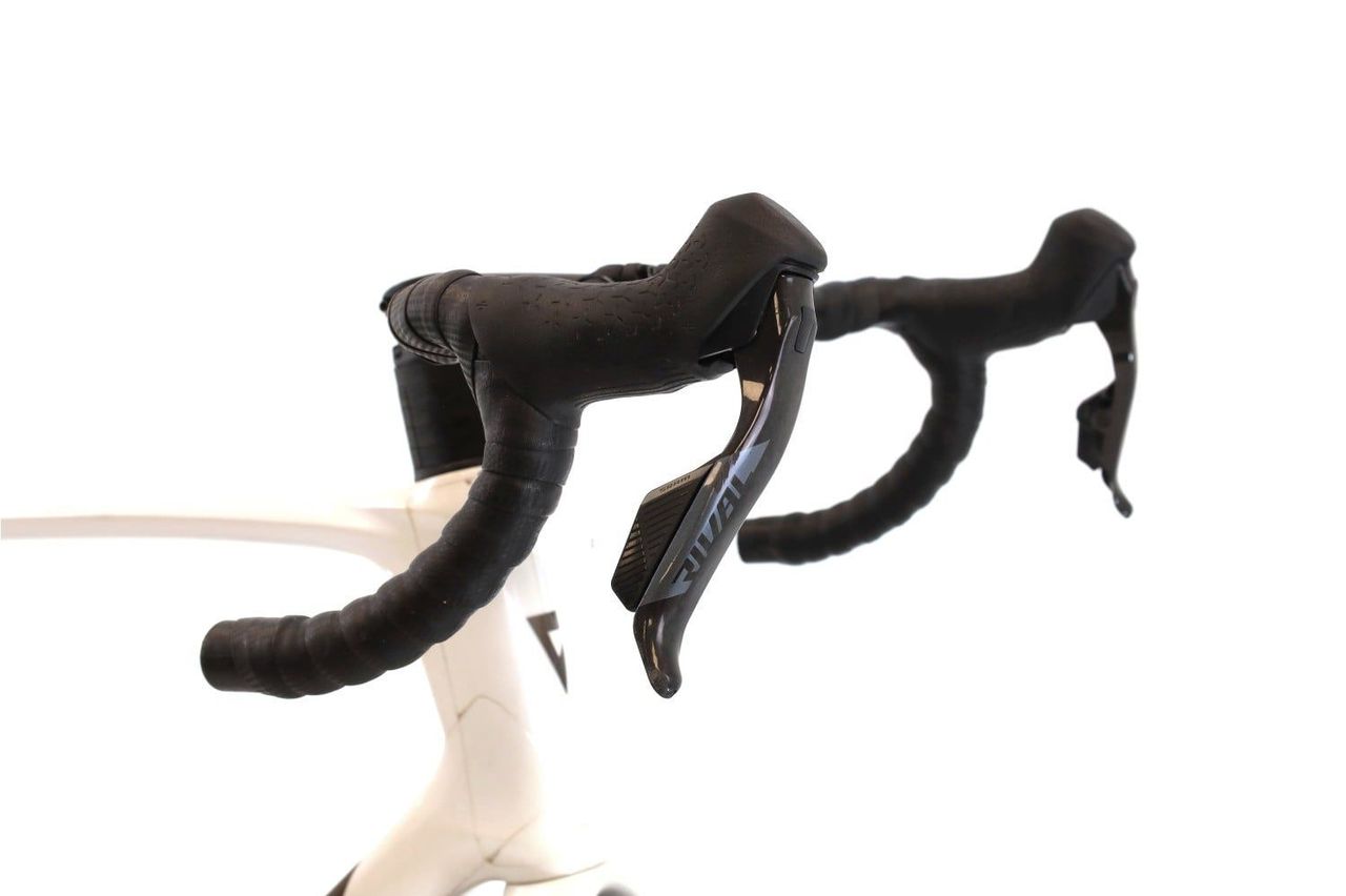Vélos de route Giant Defy Advanced Pro 1 AXS | Campsider