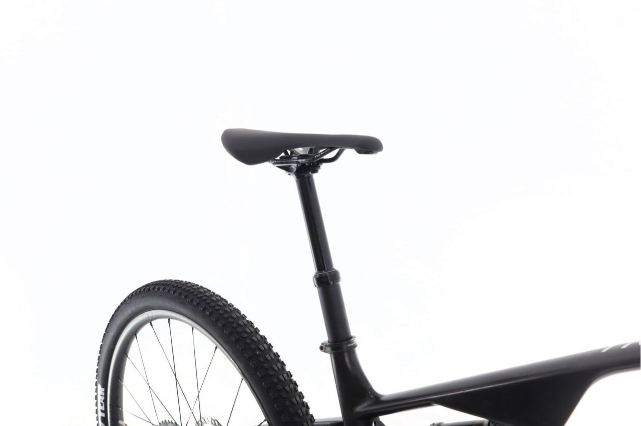 VTT Megamo TRACK AXS RACE | Campsider