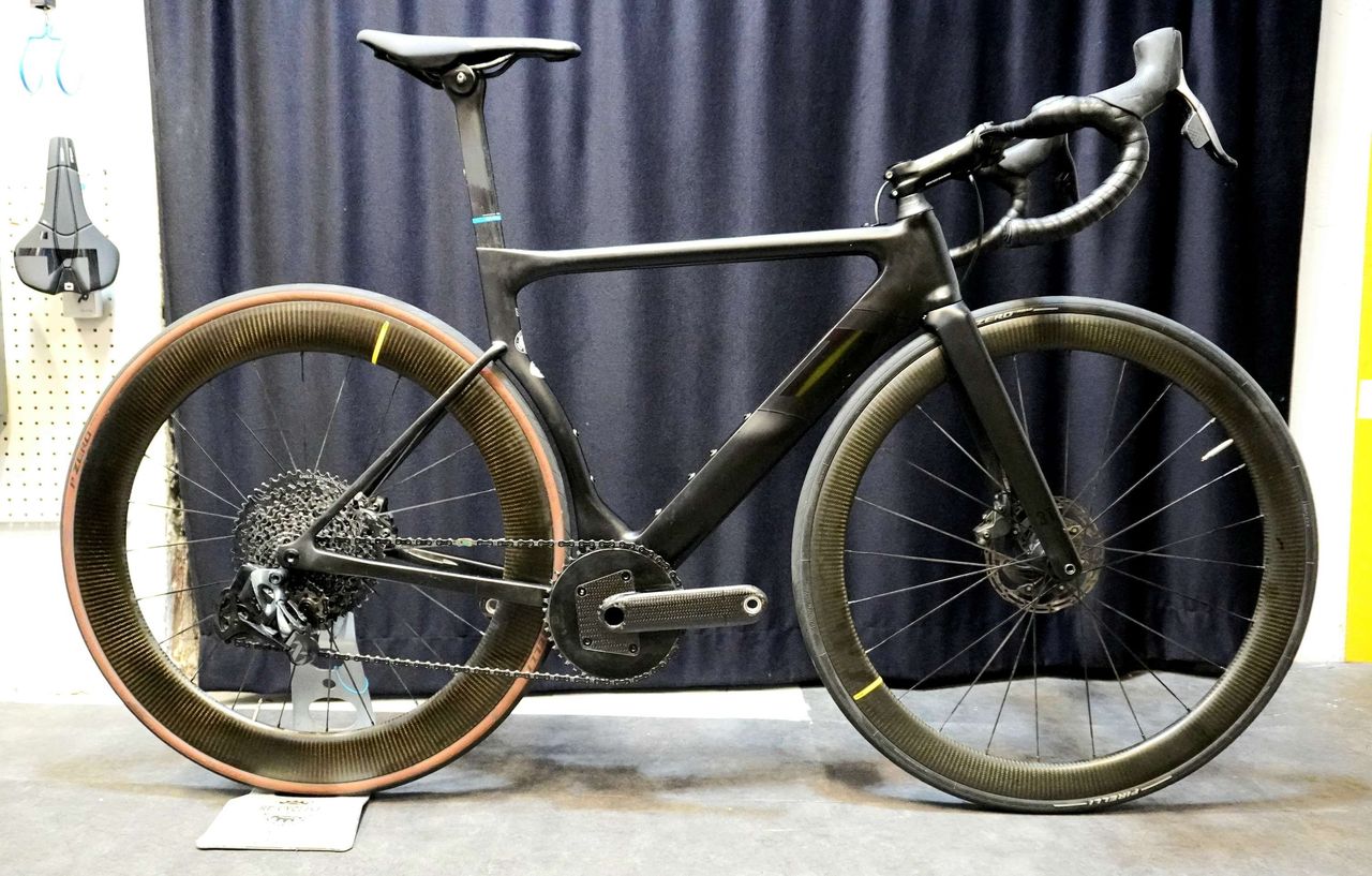 Vélos de route 3T Strada Due TEAM STEALTH | Campsider